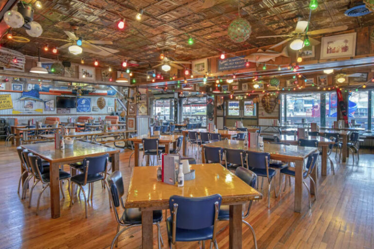 Dine At The 10 Best Restaurants In Myrtle Beach - Carolina Traveler